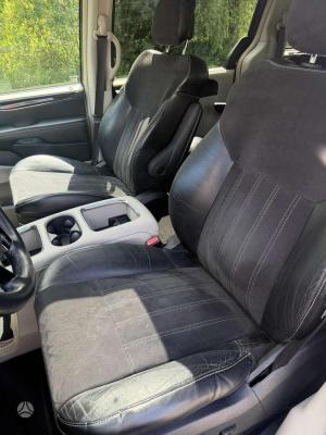Pelēks Chrysler town-&-country 2014 Viļņa, ar dzinēja tilpumu 3.60 L un nobraukumu 257 tūkst. km par 7900 €, foto 8 vietnē AUTOMOTO.COM.LV