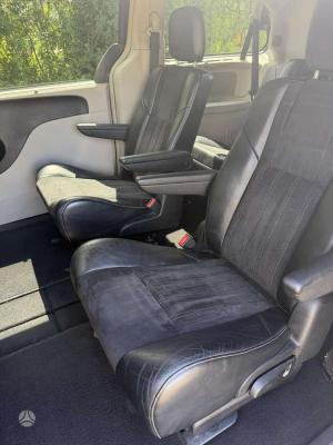 Pelēks Chrysler town-&-country 2014 Viļņa, ar dzinēja tilpumu 3.60 L un nobraukumu 257 tūkst. km par 7900 €, foto 9 vietnē AUTOMOTO.COM.LV