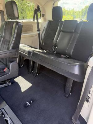 Pelēks Chrysler town-&-country 2014 Viļņa, ar dzinēja tilpumu 3.60 L un nobraukumu 257 tūkst. km par 7900 €, foto 10 vietnē AUTOMOTO.COM.LV