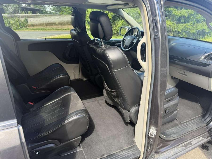Pelēks Chrysler town-&-country 2014 Viļņa, ar dzinēja tilpumu 3.60 L un nobraukumu 257 tūkst. km par 7900 €, foto 11 vietnē AUTOMOTO.COM.LV