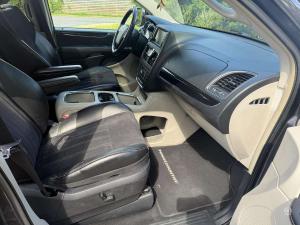 Pelēks Chrysler town-&-country 2014 Viļņa, ar dzinēja tilpumu 3.60 L un nobraukumu 257 tūkst. km par 7900 €, foto 12 vietnē AUTOMOTO.COM.LV