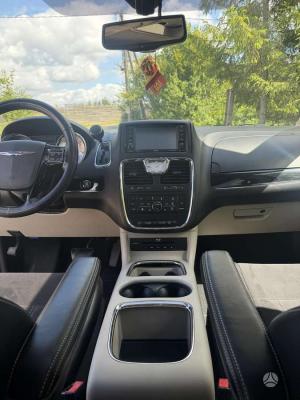 Pelēks Chrysler town-&-country 2014 Viļņa, ar dzinēja tilpumu 3.60 L un nobraukumu 257 tūkst. km par 7900 €, foto 13 vietnē AUTOMOTO.COM.LV