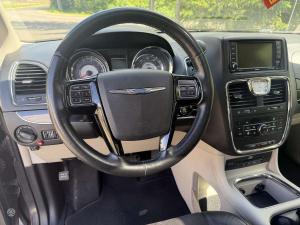 Pelēks Chrysler town-&-country 2014 Viļņa, ar dzinēja tilpumu 3.60 L un nobraukumu 257 tūkst. km par 7900 €, foto 14 vietnē AUTOMOTO.COM.LV