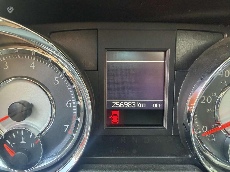 Pelēks Chrysler town-&-country 2014 Viļņa, ar dzinēja tilpumu 3.60 L un nobraukumu 257 tūkst. km par 7900 €, foto 15 vietnē AUTOMOTO.COM.LV
