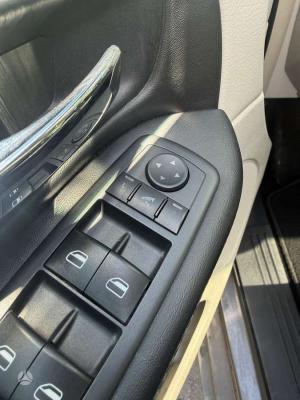 Pelēks Chrysler town-&-country 2014 Viļņa, ar dzinēja tilpumu 3.60 L un nobraukumu 257 tūkst. km par 7900 €, foto 19 vietnē AUTOMOTO.COM.LV