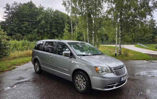 Grey Chrysler town-&-country 2014 in Visaginas, with an engine capacity of 3.60 L and mileage of 189 thousand km for 9000 €, photo 5 on AUTOMOTO.COM.LV