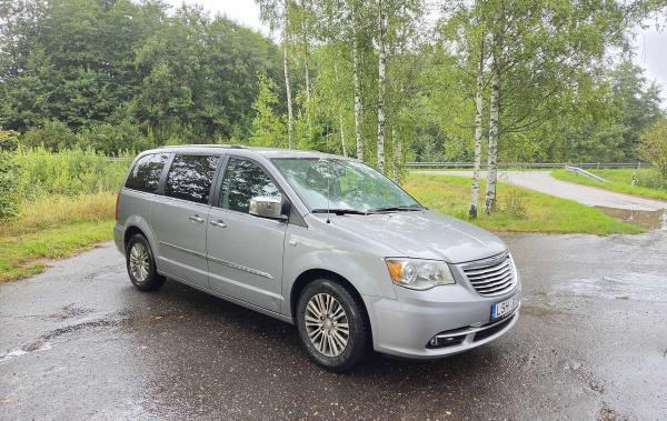 Grey Chrysler town-&-country 2014 in Visaginas, with an engine capacity of 3.60 L and mileage of 189 thousand km for 9000 €, photo 6 on AUTOMOTO.COM.LV