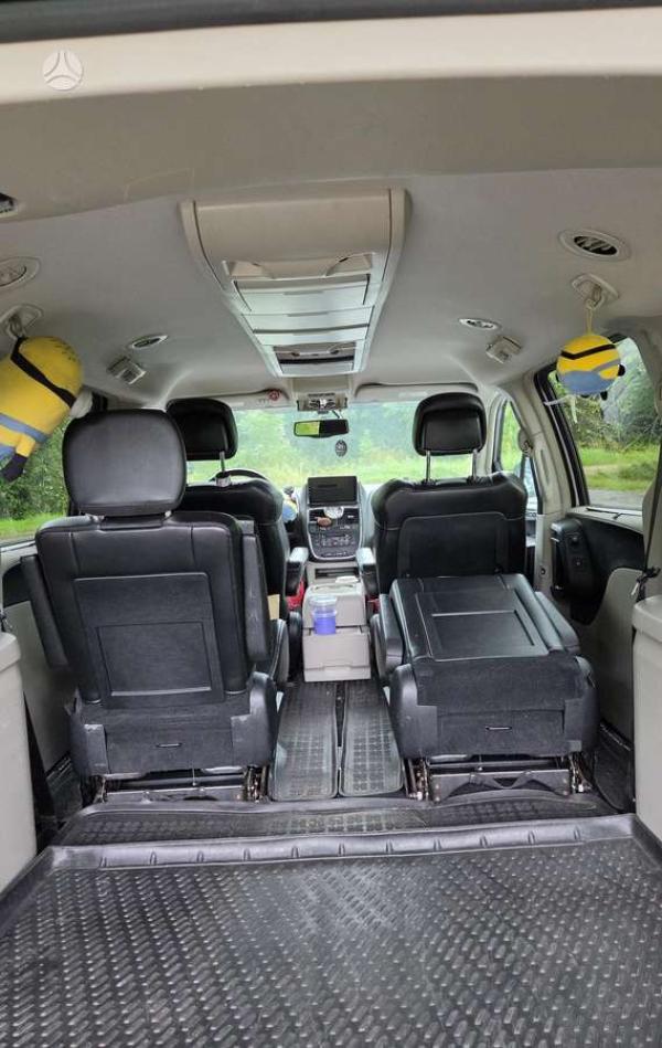 Grey Chrysler town-&-country 2014 in Visaginas, with an engine capacity of 3.60 L and mileage of 189 thousand km for 9000 €, photo 10 on AUTOMOTO.COM.LV