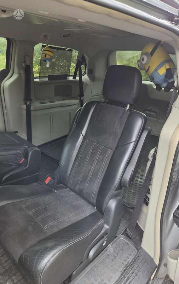 Grey Chrysler town-&-country 2014 in Visaginas, with an engine capacity of 3.60 L and mileage of 189 thousand km for 9000 €, photo 11 on AUTOMOTO.COM.LV