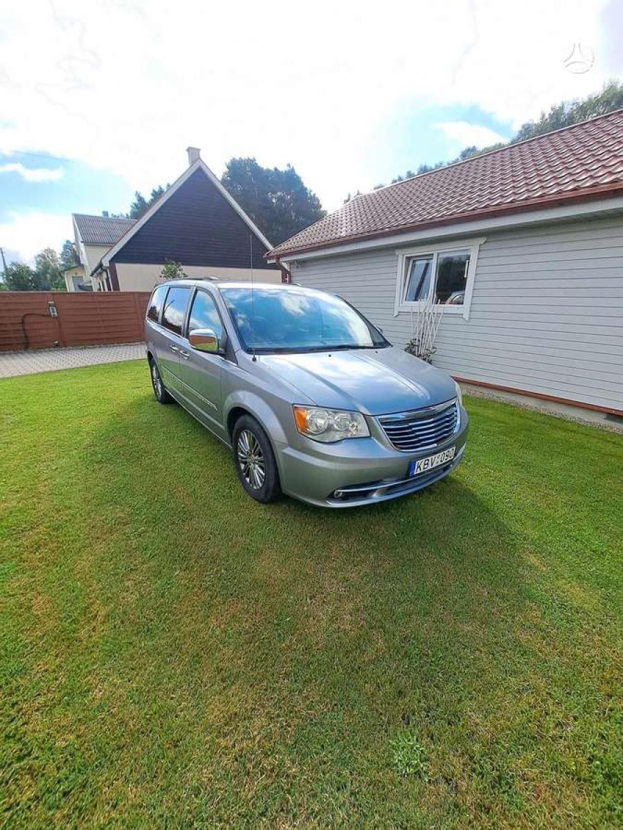Pelēks Chrysler town-&-country 2014 Mažeikiai, ar dzinēja tilpumu 3.60 L un nobraukumu 274 tūkst. km par 7200 €, foto 1 vietnē AUTOMOTO.COM.LV