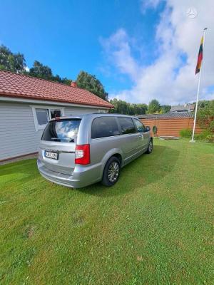 Pelēks Chrysler town-&-country 2014 Mažeikiai, ar dzinēja tilpumu 3.60 L un nobraukumu 274 tūkst. km par 7200 €, foto 3 vietnē AUTOMOTO.COM.LV