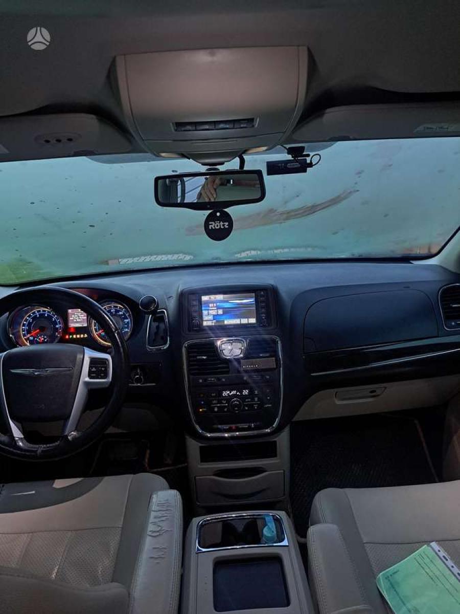 Pelēks Chrysler town-&-country 2014 Mažeikiai, ar dzinēja tilpumu 3.60 L un nobraukumu 274 tūkst. km par 7200 €, foto 7 vietnē AUTOMOTO.COM.LV
