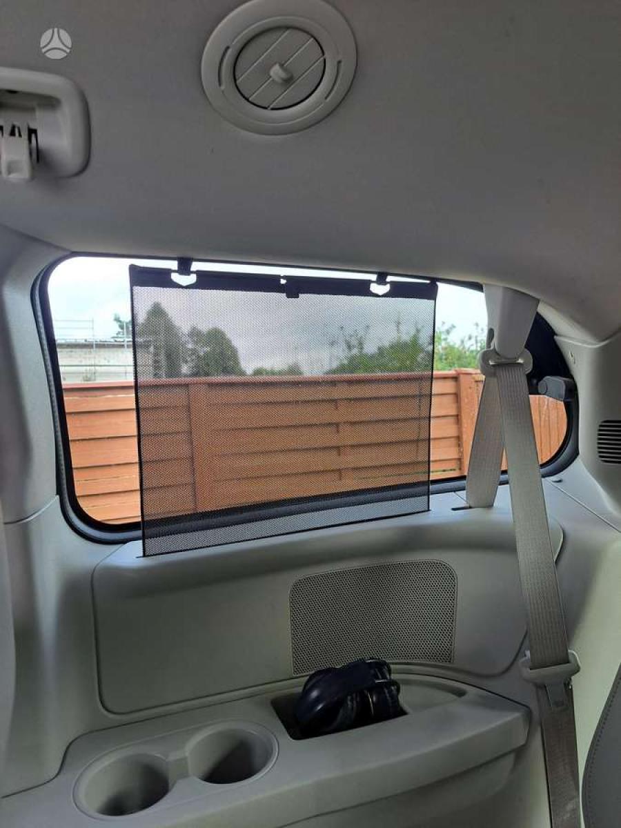 Pelēks Chrysler town-&-country 2014 Mažeikiai, ar dzinēja tilpumu 3.60 L un nobraukumu 274 tūkst. km par 7200 €, foto 9 vietnē AUTOMOTO.COM.LV