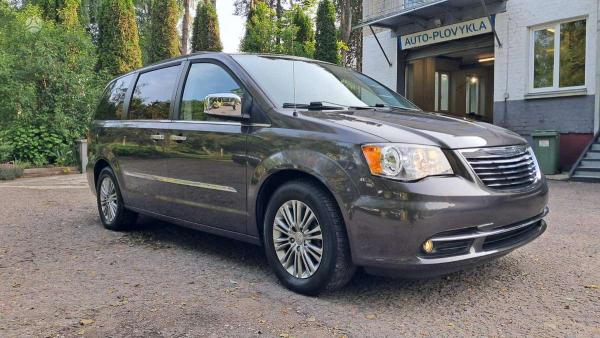 Pelēks Chrysler town-&-country 2015 Prienai, ar dzinēja tilpumu 3.60 L un nobraukumu 251 tūkst. km par 8200 €, foto 11 vietnē AUTOMOTO.COM.LV