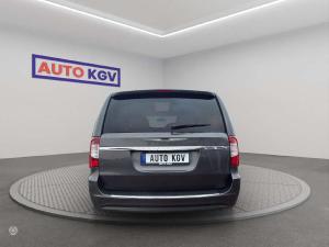 Grey Chrysler town-&-country 2015 in Kaunas, with an engine capacity of 3.60 L and mileage of 385 thousand km for 7899 €, photo 4 on AUTOMOTO.COM.LV