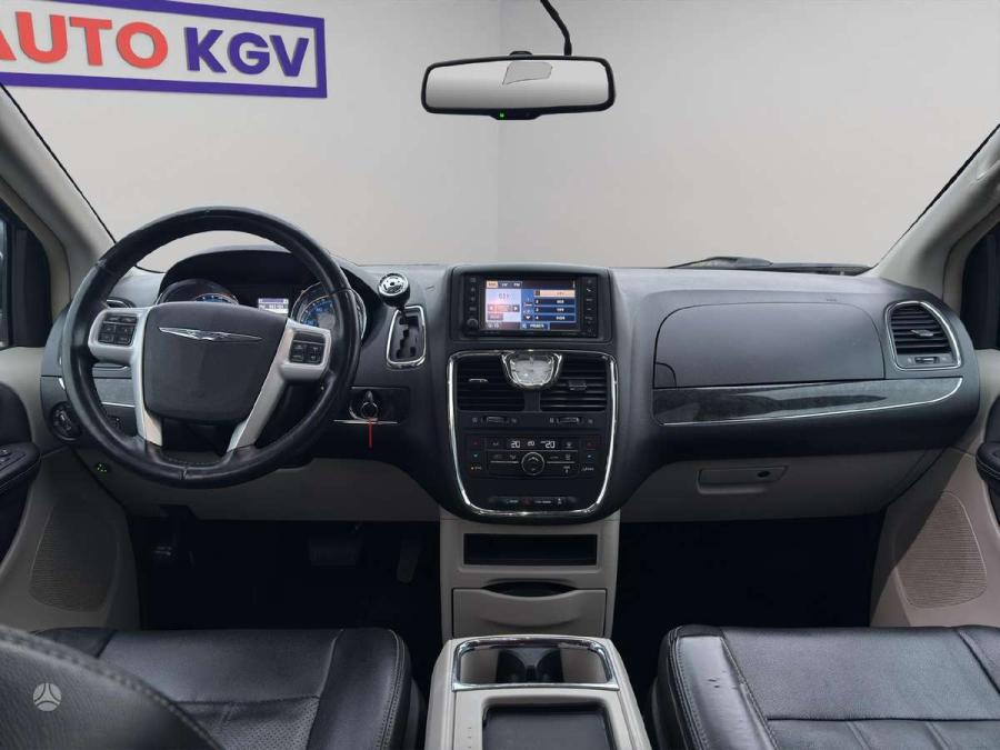 Grey Chrysler town-&-country 2015 in Kaunas, with an engine capacity of 3.60 L and mileage of 385 thousand km for 7899 €, photo 12 on AUTOMOTO.COM.LV