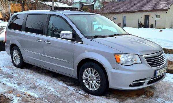 Pelēks Chrysler town-&-country 2015 Alīta, ar dzinēja tilpumu 3.60 L un nobraukumu 284 tūkst. km par 10300 €, foto 2 vietnē AUTOMOTO.COM.LV