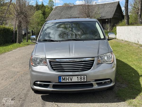 Grey Chrysler town-&-country 2015 in Utena, with an engine capacity of 3.60 L and mileage of 250 thousand km for 11200 €, photo 2 on AUTOMOTO.COM.LV