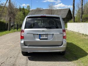 Grey Chrysler town-&-country 2015 in Utena, with an engine capacity of 3.60 L and mileage of 250 thousand km for 11200 €, photo 6 on AUTOMOTO.COM.LV
