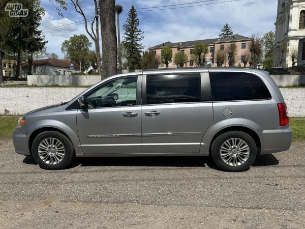 Grey Chrysler town-&-country 2015 in Utena, with an engine capacity of 3.60 L and mileage of 250 thousand km for 11200 €, photo 6 on AUTOMOTO.COM.LV