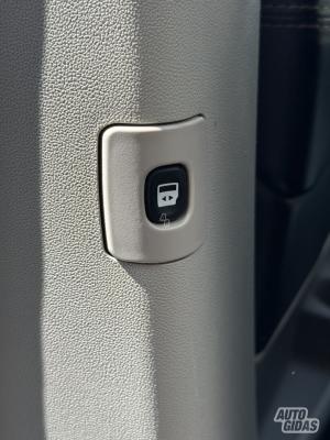 Grey Chrysler town-&-country 2015 in Utena, with an engine capacity of 3.60 L and mileage of 250 thousand km for 11200 €, photo 11 on AUTOMOTO.COM.LV