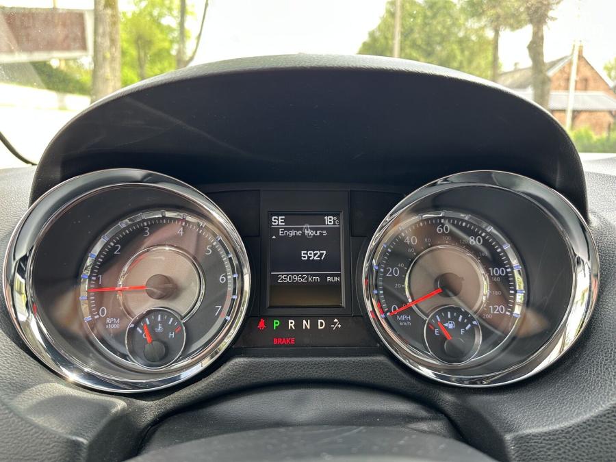 Grey Chrysler town-&-country 2015 in Utena, with an engine capacity of 3.60 L and mileage of 250 thousand km for 11200 €, photo 13 on AUTOMOTO.COM.LV