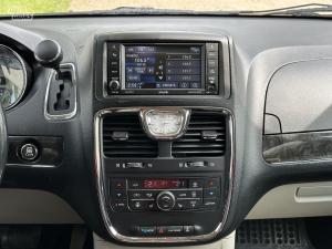 Grey Chrysler town-&-country 2015 in Utena, with an engine capacity of 3.60 L and mileage of 250 thousand km for 11200 €, photo 14 on AUTOMOTO.COM.LV