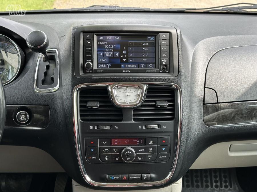 Grey Chrysler town-&-country 2015 in Utena, with an engine capacity of 3.60 L and mileage of 250 thousand km for 11200 €, photo 14 on AUTOMOTO.COM.LV