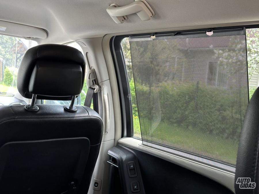 Grey Chrysler town-&-country 2015 in Utena, with an engine capacity of 3.60 L and mileage of 250 thousand km for 11200 €, photo 17 on AUTOMOTO.COM.LV