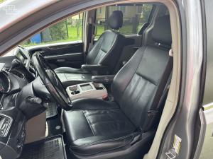 Grey Chrysler town-&-country 2015 in Utena, with an engine capacity of 3.60 L and mileage of 250 thousand km for 11200 €, photo 21 on AUTOMOTO.COM.LV
