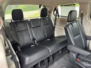 Grey Chrysler town-&-country 2015 in Utena, with an engine capacity of 3.60 L and mileage of 250 thousand km for 11200 €, photo 24 on AUTOMOTO.COM.LV