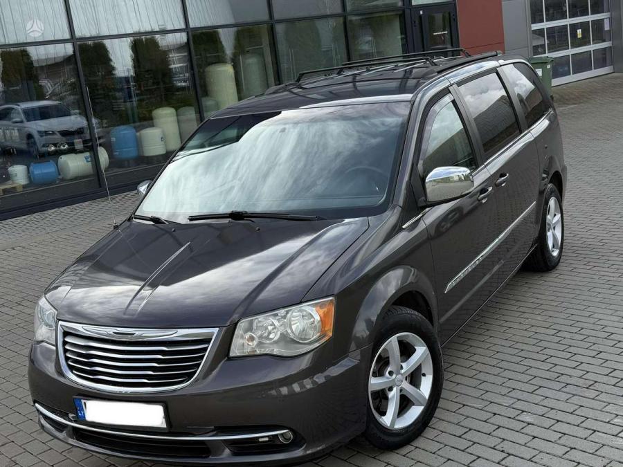 Grey Chrysler town-&-country 2015 in Klaipeda, with an engine capacity of 3.60 L and mileage of 255 thousand km for 7900 €, photo 5 on AUTOMOTO.COM.LV