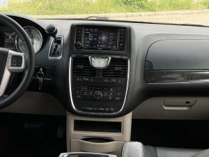 Grey Chrysler town-&-country 2015 in Klaipeda, with an engine capacity of 3.60 L and mileage of 255 thousand km for 7900 €, photo 15 on AUTOMOTO.COM.LV
