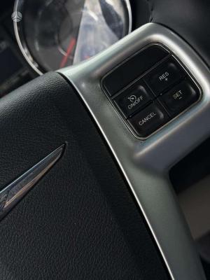 Grey Chrysler town-&-country 2015 in Klaipeda, with an engine capacity of 3.60 L and mileage of 255 thousand km for 7900 €, photo 18 on AUTOMOTO.COM.LV