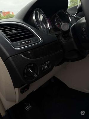Grey Chrysler town-&-country 2015 in Klaipeda, with an engine capacity of 3.60 L and mileage of 255 thousand km for 7900 €, photo 19 on AUTOMOTO.COM.LV