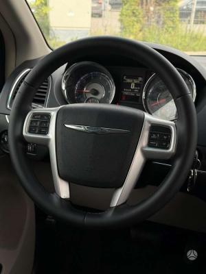 Grey Chrysler town-&-country 2015 in Klaipeda, with an engine capacity of 3.60 L and mileage of 255 thousand km for 7900 €, photo 20 on AUTOMOTO.COM.LV