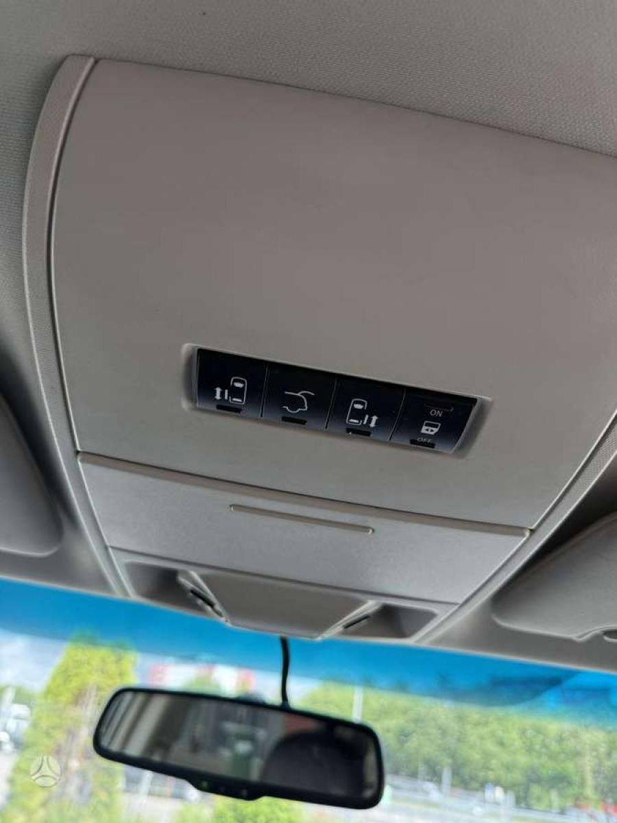 Grey Chrysler town-&-country 2015 in Klaipeda, with an engine capacity of 3.60 L and mileage of 255 thousand km for 7900 €, photo 24 on AUTOMOTO.COM.LV