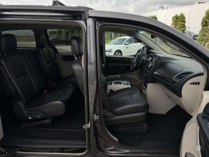 Grey Chrysler town-&-country 2015 in Klaipeda, with an engine capacity of 3.60 L and mileage of 255 thousand km for 7900 €, photo 25 on AUTOMOTO.COM.LV