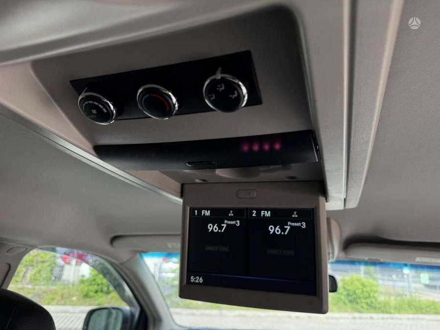 Grey Chrysler town-&-country 2015 in Klaipeda, with an engine capacity of 3.60 L and mileage of 255 thousand km for 7900 €, photo 27 on AUTOMOTO.COM.LV