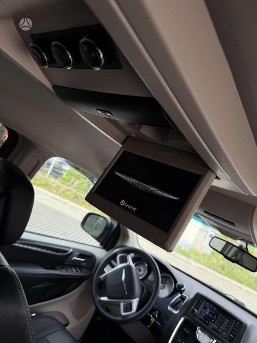 Grey Chrysler town-&-country 2015 in Klaipeda, with an engine capacity of 3.60 L and mileage of 255 thousand km for 7900 €, photo 28 on AUTOMOTO.COM.LV