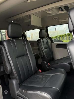 Grey Chrysler town-&-country 2015 in Klaipeda, with an engine capacity of 3.60 L and mileage of 255 thousand km for 7900 €, photo 29 on AUTOMOTO.COM.LV