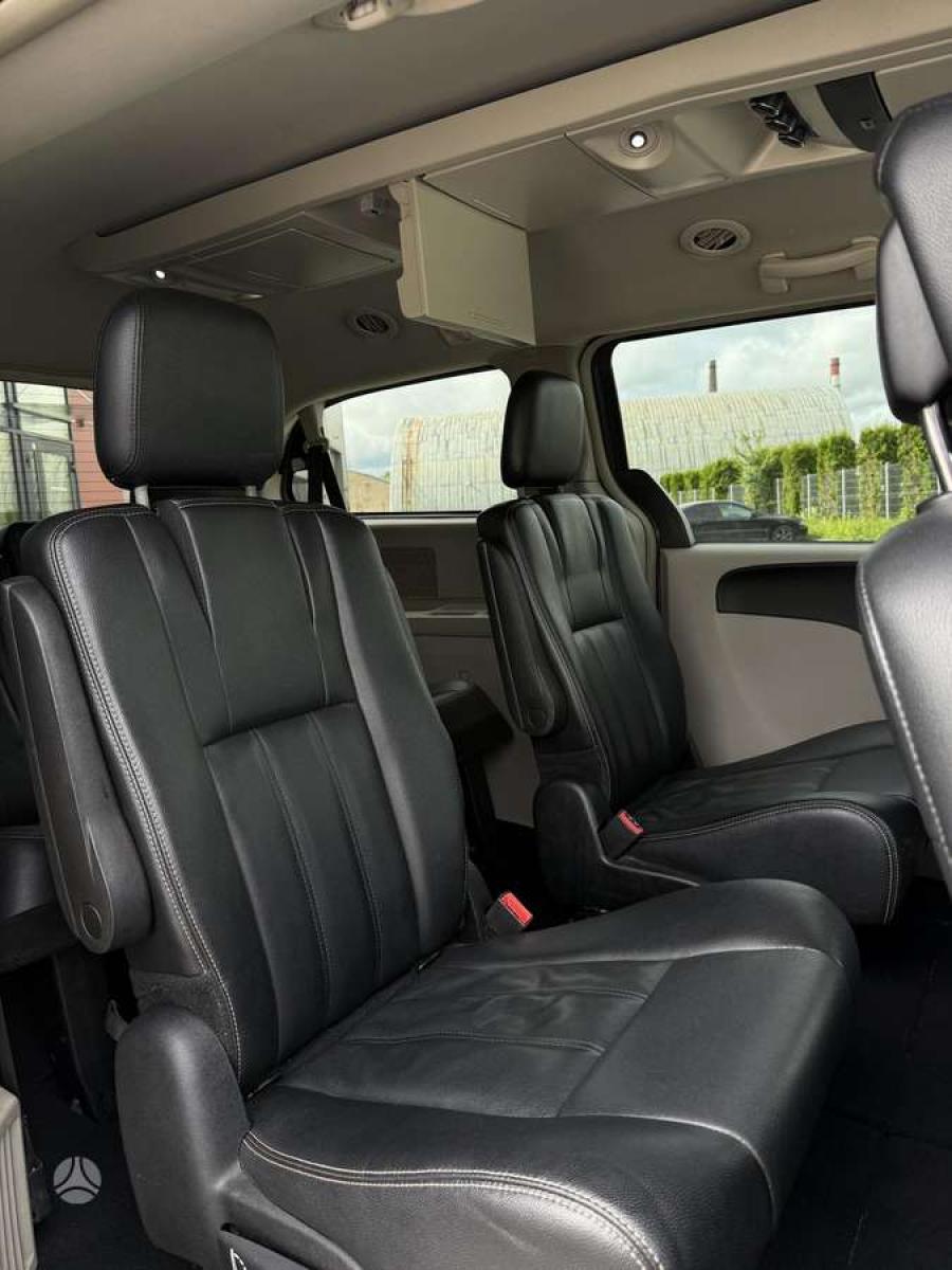 Grey Chrysler town-&-country 2015 in Klaipeda, with an engine capacity of 3.60 L and mileage of 255 thousand km for 7900 €, photo 29 on AUTOMOTO.COM.LV