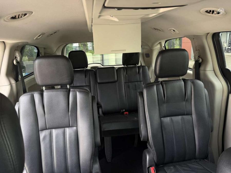 Grey Chrysler town-&-country 2015 in Klaipeda, with an engine capacity of 3.60 L and mileage of 255 thousand km for 7900 €, photo 30 on AUTOMOTO.COM.LV