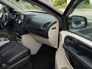 Grey Chrysler town-&-country 2015 in Klaipeda, with an engine capacity of 3.60 L and mileage of 255 thousand km for 7900 €, photo 32 on AUTOMOTO.COM.LV