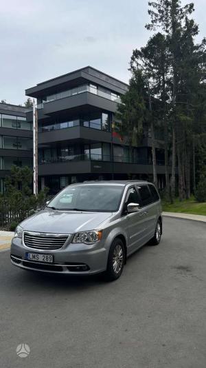 Pelēks Chrysler town-&-country 2015 Palanga, ar dzinēja tilpumu 3.60 L un nobraukumu 196 tūkst. km par 8700 €, foto  vietnē AUTOMOTO.COM.LV
