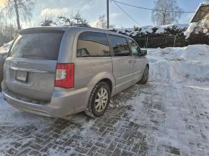Pelēks Chrysler town-&-country 2016 Plungė, ar dzinēja tilpumu 3.60 L un nobraukumu 225 tūkst. km par 8800 €, foto 2 vietnē AUTOMOTO.COM.LV