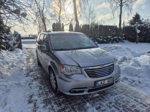 Pelēks Chrysler town-&-country 2016 Plungė, ar dzinēja tilpumu 3.60 L un nobraukumu 225 tūkst. km par 8800 €, foto 3 vietnē AUTOMOTO.COM.LV