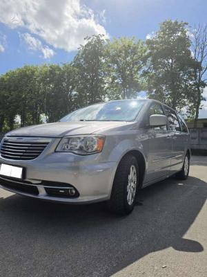Grey Chrysler town-&-country 2016 in Plunge, with an engine capacity of 3.60 L and mileage of 226 thousand km for 7550 €, photo 3 on AUTOMOTO.COM.LV