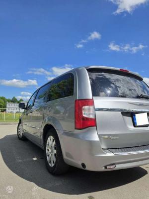 Grey Chrysler town-&-country 2016 in Plunge, with an engine capacity of 3.60 L and mileage of 226 thousand km for 7550 €, photo 4 on AUTOMOTO.COM.LV