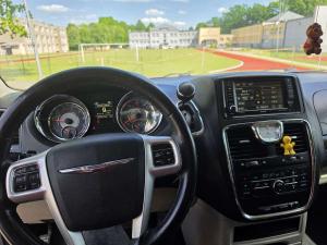 Grey Chrysler town-&-country 2016 in Plunge, with an engine capacity of 3.60 L and mileage of 226 thousand km for 7550 €, photo 11 on AUTOMOTO.COM.LV